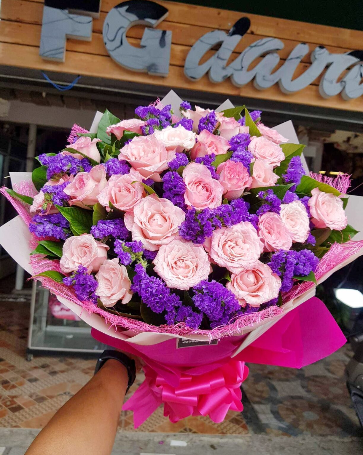 200 Roses Bouquet – Round Arrangement – 4 Colors of Roses – FG Davao ...